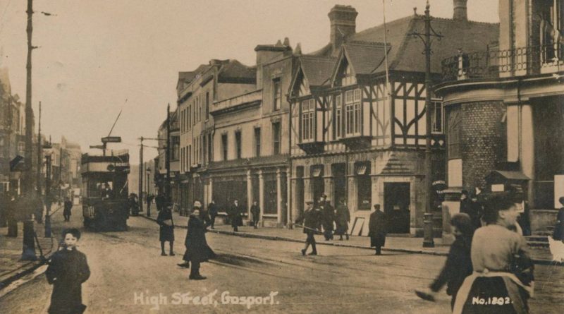 Bygone Years: Gosport High Street - The Gosport and Fareham Globe