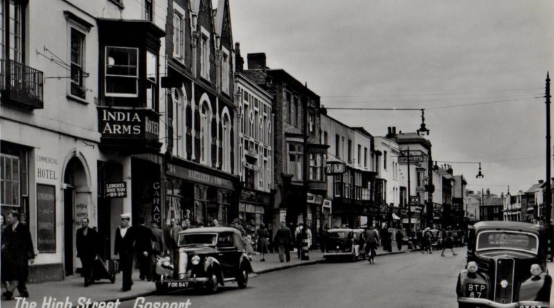 Bygone Years: Gosport High Street - The Gosport and Fareham Globe